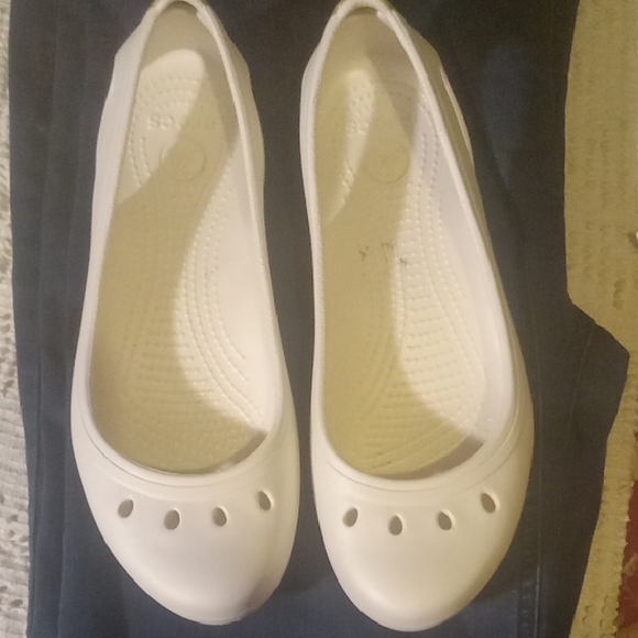CROCS | Shoes | Crocs Womens White Flats | Poshmark
